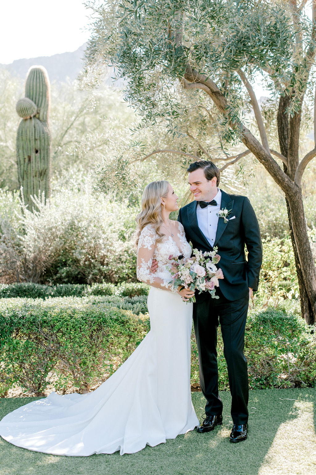 Charming and Romantic El Chorro Wedding - arraydesignaz.com